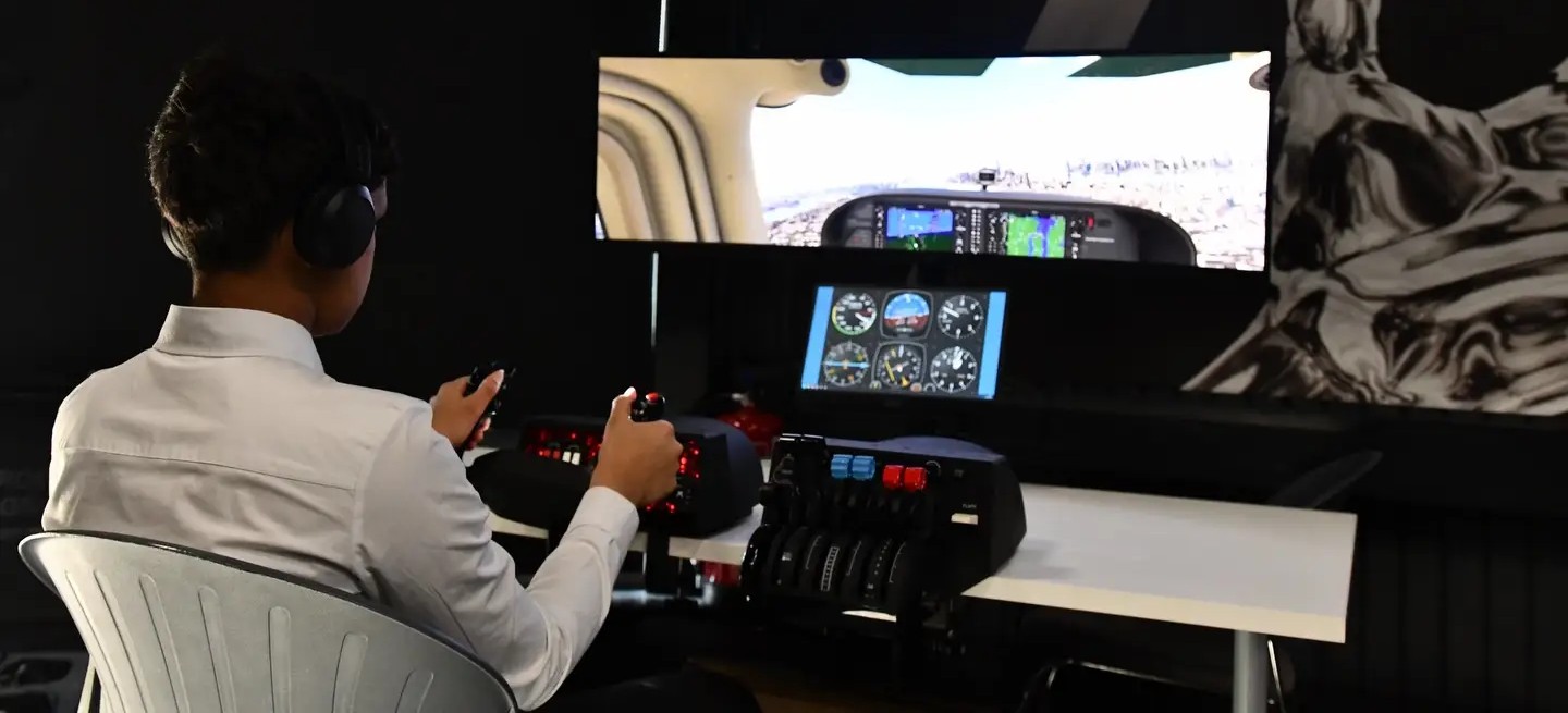 ACP Flight Simulator Takes Off at School Roadshows – The Schools ...